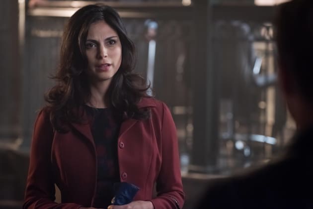 Lee's Back - Gotham Season 3 Episode 3 - TV Fanatic