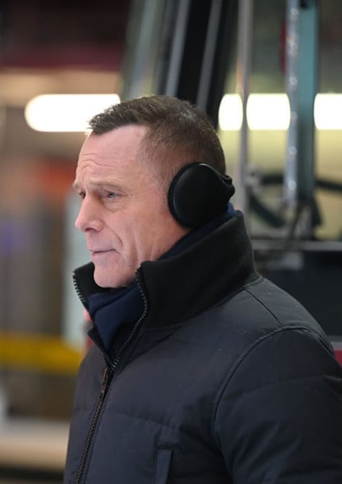 Voight in the Cold - Tall - Chicago PD Season 11 Episode 5 - TV Fanatic