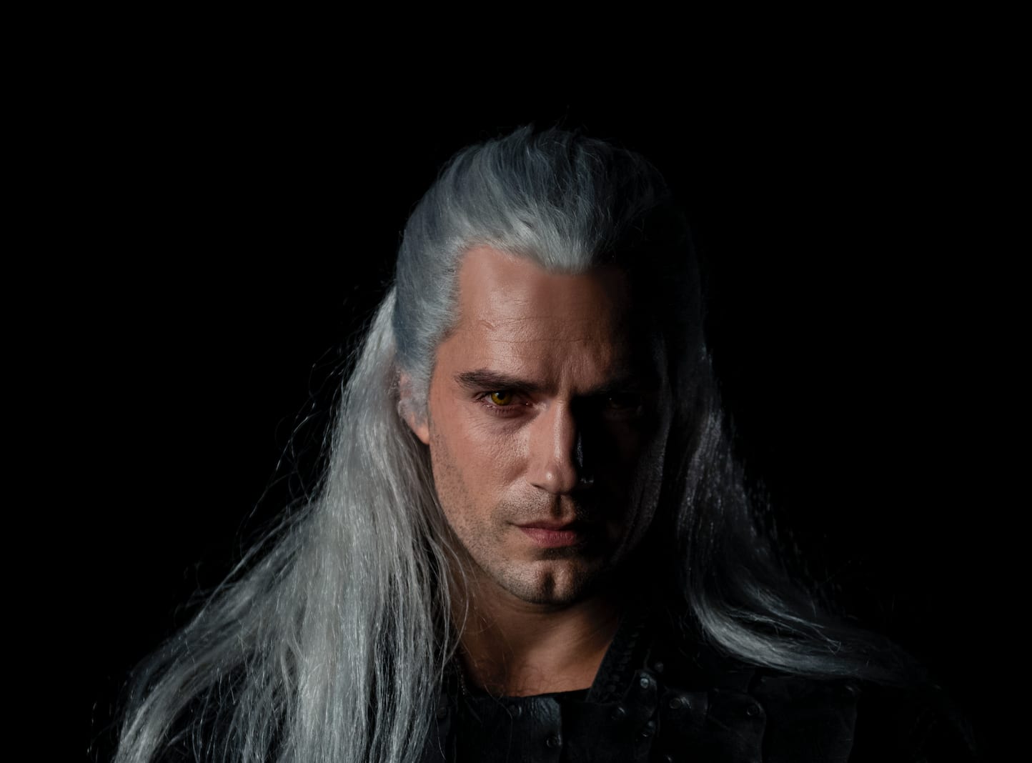 The Witcher: Get Your First Look at Henry Cavill as Geralt Of Rivia ...