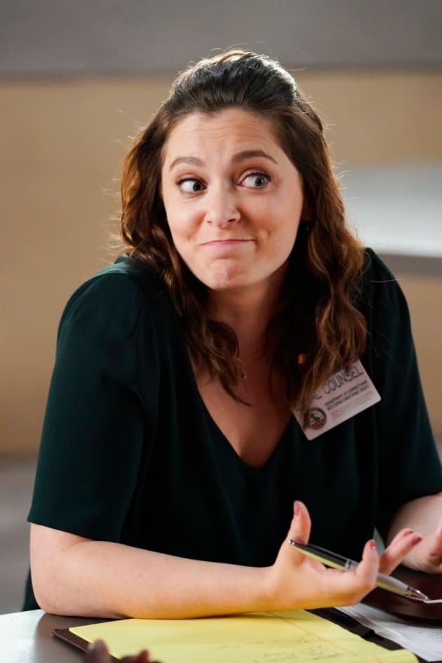 Rebecca Helping Out Crazy Ex Girlfriend Season 4 Episode 7 Tv Fanatic