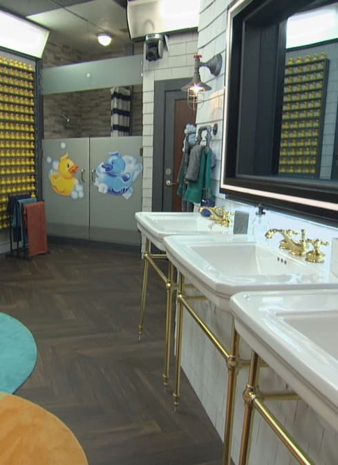 Big Brother All Stars Bathroom Season 22 Episode 1 Tv Fanatic