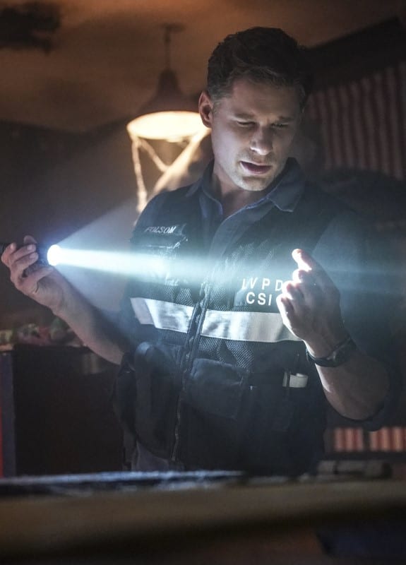 Shining a Light - CSI: Vegas Season 1 Episode 6 - TV Fanatic