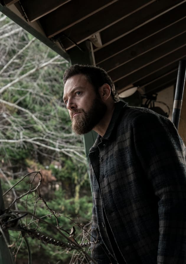 Aaron Confides - The Walking Dead Season 11 Episode 19 - TV Fanatic