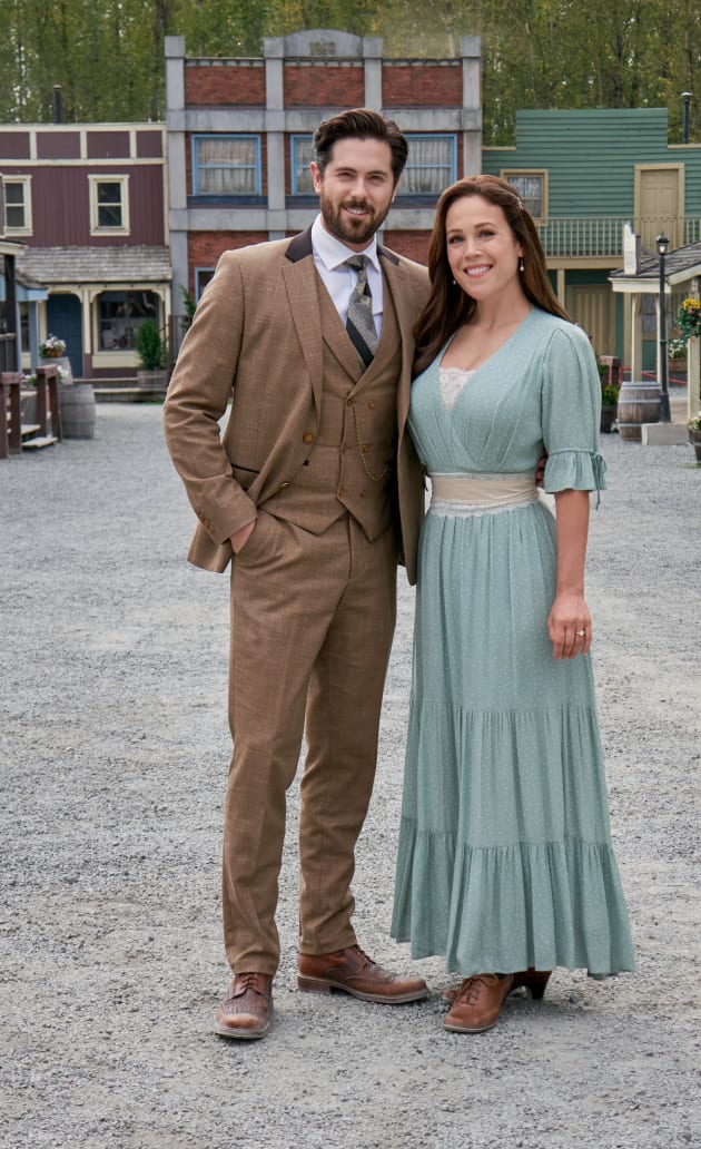 Lucas And Elizabeth When Calls The Heart Season 10 Episode 6 Tv Fanatic