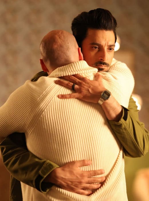 Hugging Ethan - Tall - Found Season 1 Episode 13 - TV Fanatic