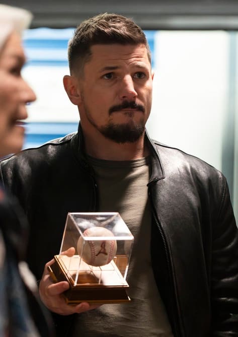 A Gift for Bernie - Law & Order: Organized Crime Season 4 Episode 8 ...