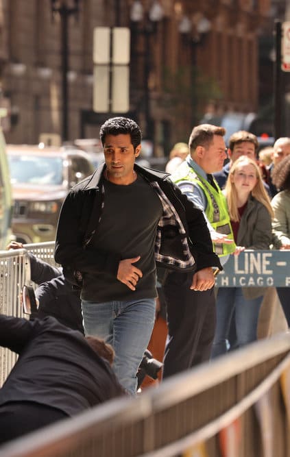 Running to Help - Chicago Med Season 8 Episode 4 - TV Fanatic