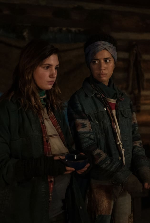 Shauna and Tai Take a Moment - Yellowjackets Season 2 Episode 1 - TV ...